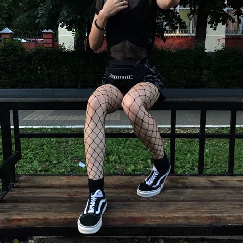 🕷🕸skater Girl🕸🕷 в 2025 г Сетчатые колготки Вдохновленные наряды Наряды