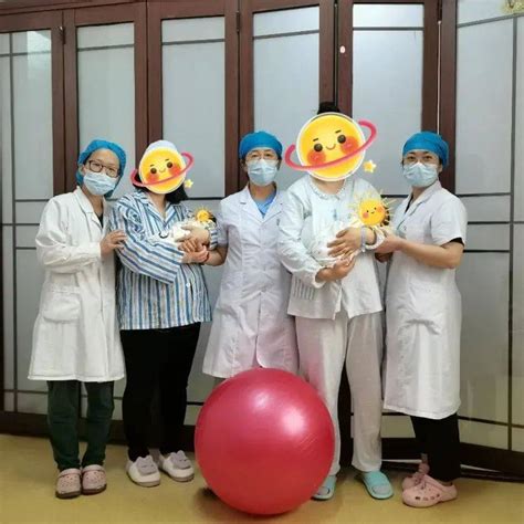产房里的“秘密武器” ——巧借瑜伽球帮产妇减轻分娩痛苦张卉锻炼顺产