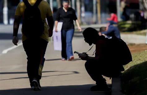 Um em cinco jovens brasileiros de 15 a 29 anos não estuda nem trabalha