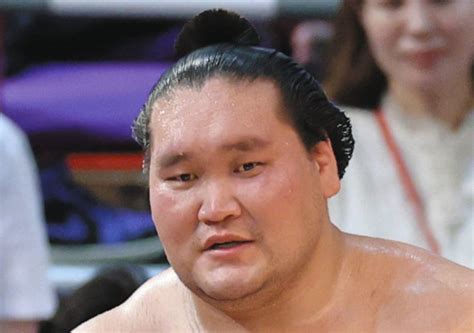 横綱・照ノ富士、伊勢ケ浜親方は「見たら分かるでしょう。体にぶつぶつもいっぱいできてるし」秋場所の出場は厳しそう ：中日スポーツ・東京中日スポーツ