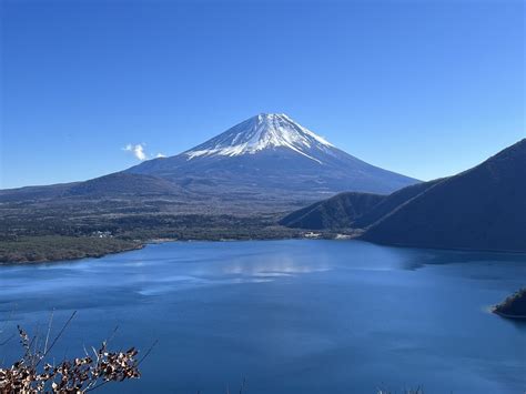 アラウンド本栖湖☀️大パノラマ 竜ヶ岳・中ノ倉山・パノラマ台・烏帽子岳・城山 時遊神さんの毛無山・雨ヶ岳・竜ヶ岳の活動データ