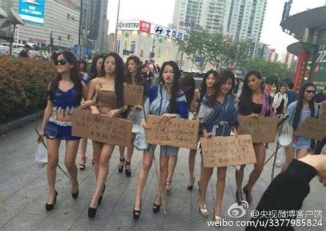 车模扮乞丐乞讨抗议：白白练就一身瘦功夫要饭——人民政协网