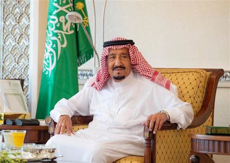 الملك سلمان مغرداً يومنا الوطني اعتزاز بتاريخنا واتس المملكة