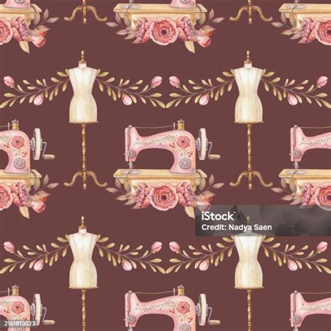 마네킹과 재봉틀 Seamless 패턴 와 꽃 와 어두운 적갈색 배경 분홍색과 베이지 색 손으로 그린 수채화 바느질 키트 패브릭