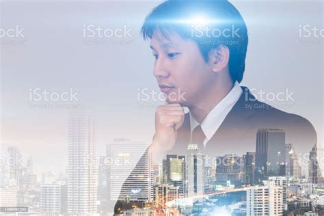 사업 투자 및 메타버스 Ai 인공지능 데이터 분석 기술 도시 공간을 가진 사업가 이중 노출 배경 40 44세에 대한 스톡 사진 및 기타 이미지 Istock