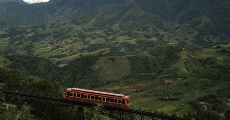 Lanscape 경치 골짜기 관광 교통 구름 기관차 기차 나무 녹색 녹지 농업 농촌의 다리 라오 카이