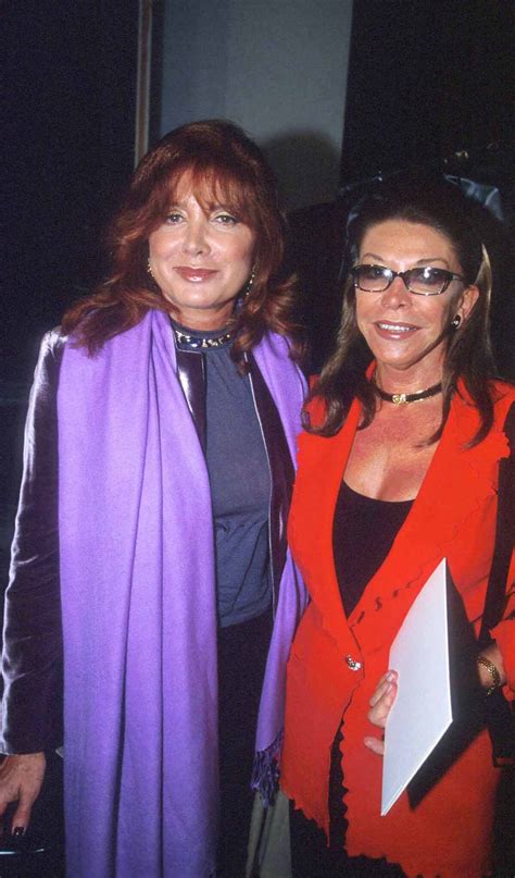 Photo Agusta Francesca Di Savoia Doria Marina Lors Du Défilé De Mode Printemps été 2000 De