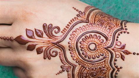 Karwa Chauth Mehndi Design करवा चौथ पर इन खूबसूरत स्पेशल डिजाइन से