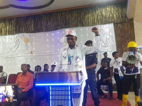 Kinshasa Le Bourgmestre De La Commune De Ndjili Papy Ngaliema Lance