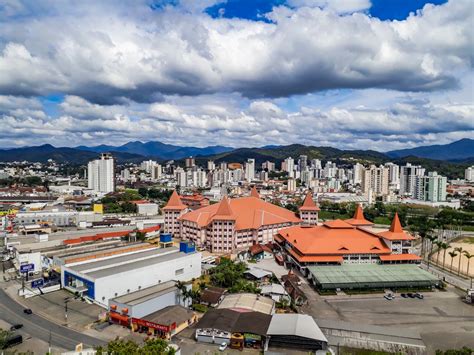 Brusque um entardecer de domingo digno de cartão postal