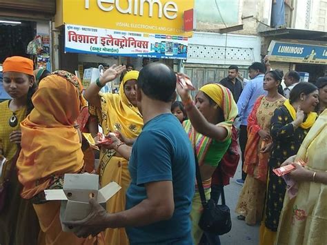 Sai Babas Palanquin Taken Out With Musical Instruments गाजे बाजे के