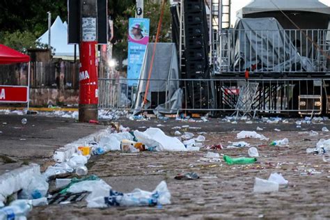 Cenário pós Carnaval é de lixo espalhado pelas ruas da Esplanada