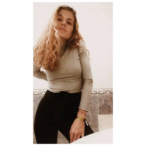 One Handed Streamer Makes Netizens Admire Due To Her Cs Go Skills