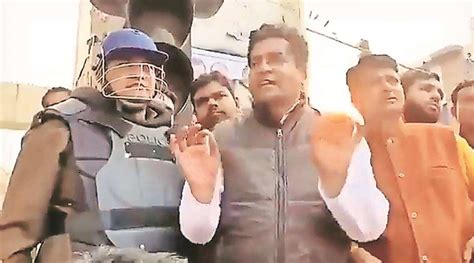 कपिल मिश्रा के दंगाई भाषण पर मुस्कुराने वाले अफसर ने मांगा प्रेसिडेंट