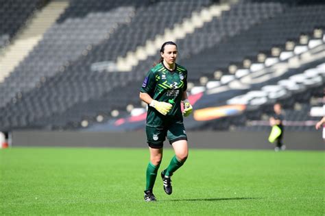 Southampton Fc Women Sign Goalkeeper Beth Howard Shekicks
