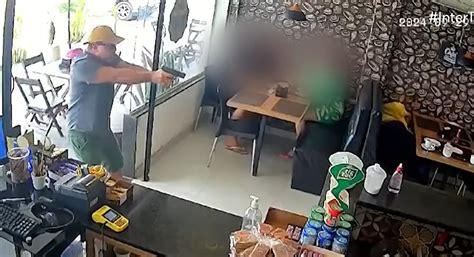Vídeo Mostra Tensão De Clientes Durante Tiroteio Em Padaria De Araruama
