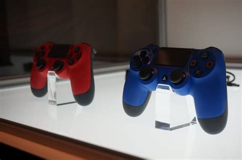 Gamescom Sony Shows Off New Dualshock 4 Colors Ign