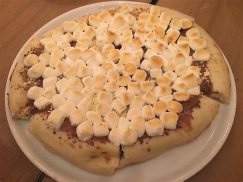 表参道にあるチョコ好き女子に人気の「マックスブレナー」でチョコピザを堪能