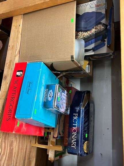 Crock Pot Tupperware Pitcher 3 Piece Insulated Food Cartier Board