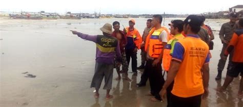 Dikejar Satpol Pp Odgj Ceburkan Diri Ke Laut