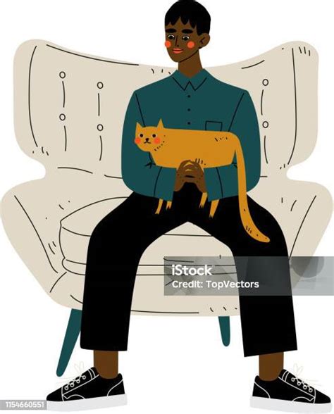 젊은 아프리카계 미국인 남자는 그의 손에 고양이와 안락의 자에 앉아 집에서 휴식을 보내고 휴식 집에 나머지는 가정 벡터 일러스트 레이 션 가구에 대한 스톡 벡터 아트 및