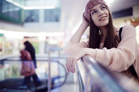 Premium Photo Girl Doing Selfie In Cafe