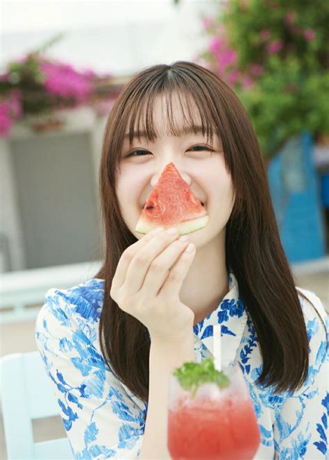 楽天ブックス 【楽天ブックス限定特典】日向坂46 佐々木美玲1st写真集 「陽射しのパレード」限定絵柄ポストカード1枚 佐々木美玲