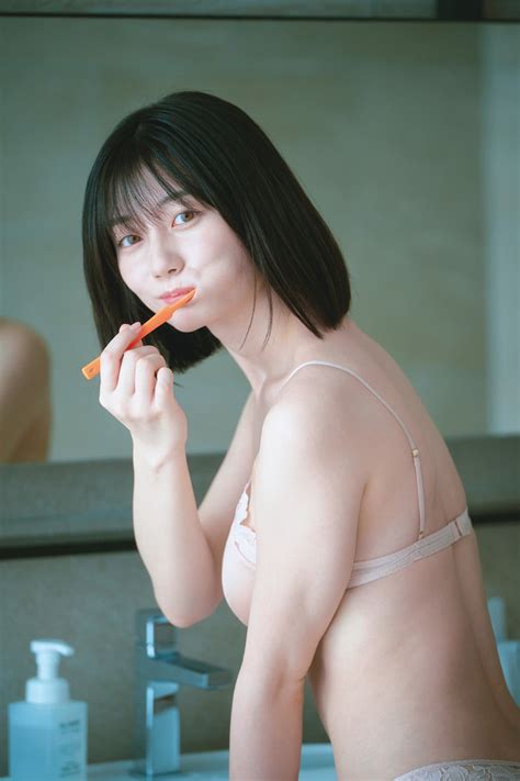 📸 画像：『瀬戸環奈1st写真集 Emerald』本編未公開カット（撮影：岡本武志）｜“1000年に1人の天才jカップ”瀬戸環奈、フルヌードを