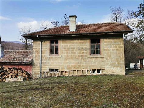 Едноетажна къща до язовир Тича Едноетажна къща 125 квм РЗП 6200 квм