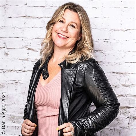 The Holiday Honeymoon Switch 9780593716281 Mckay Julia Books