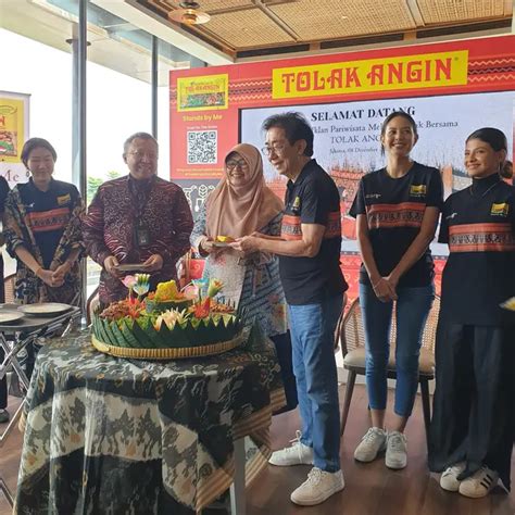 Sido Muncul Angkat Pariwisata Sumba Timur Lewat Iklan Tolak Angin