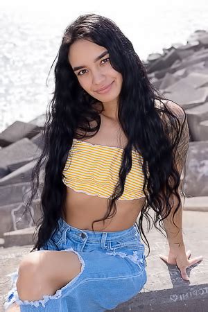 Dulce Try Out The Fuck Machine And Getting Hot Orgasms Watch Beauty