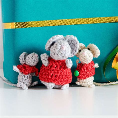 Free Aunt Lydia Micro And Mini Mouse Crochet Pattern Yarnspirations