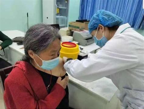解疑答问：为什么老年人接种新冠疫苗如此重要？老年人接种后防护效果如何？ 知乎