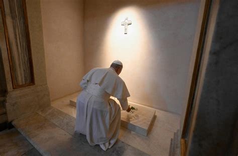 Pope Leo Xiv Prays At Tomb Of Late Pope Francis At St Mary Major