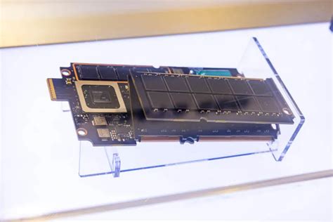Samsung показала прототип SSD на 256 ТБ / Хранение данных / iXBT Live