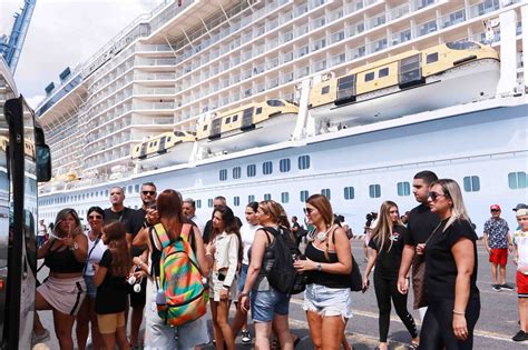 Cận Cảnh Siêu Du Thuyền 940 Triệu đô Spectrum Of The Seas Có Chuỗi Cửa
