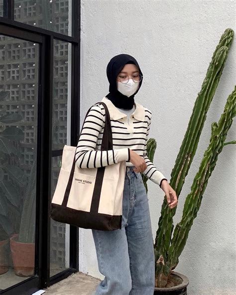 Casual Hijab Outfit Ideas That Are Perfect With Oversized Tote Bag