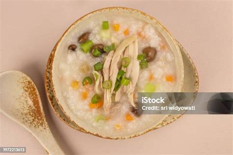 닥죽은 한국의 닭죽으로 특히 추운 겨울날에 편안한 음식입니다 닭고기에 대한 스톡 사진 및 기타 이미지 닭고기 콘지죽 건강한 생활방식 Istock