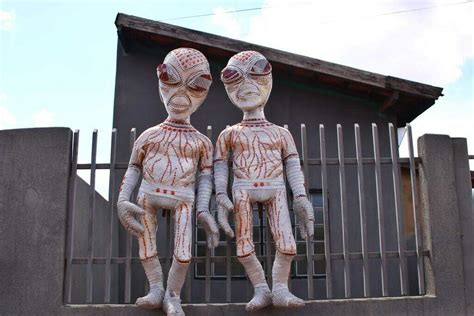 Aliens surgem na porta de casa e dão susto até na malandragem do bairro Comportamento Campo
