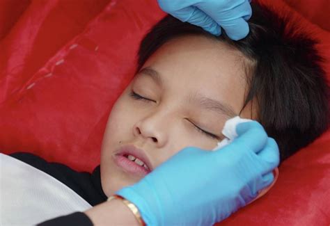 成人教科書丨洪永城帶小朋友體驗生死 11歲仔遺體化妝瞓棺材好破格
