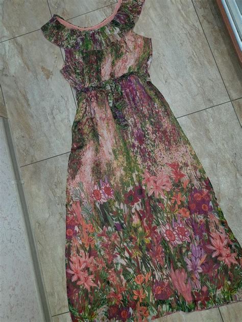 Романтичне плаття в підлогу з квітковим принтом і рюшів — ціна 350 грн у каталозі Довгі сукні