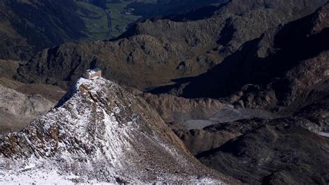 Gletser Menyusut Drastis Ancam Ekosistem Di Pegunungan Alpen