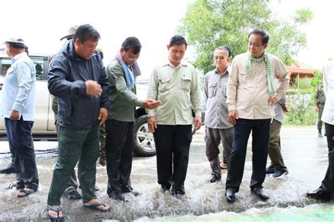 អភិបាលខេត្តកំពង់ធំ ចុះពិនិត្យស្ថានភាពផ្លូវជាតិលេខ៦