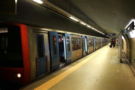 Circulação Na Linha Azul Do Metro De Lisboa Restabelecida Portugal