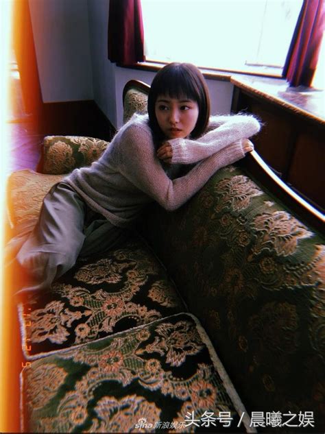 欅坂46成员今泉佑唯登封面 与小林由依共拍大片 每日头条