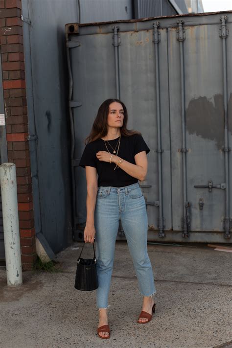 How To Style Jeans And A T Shirt Everyday Outfit Ideas Inspiring Wit