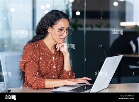 Woman Programming Hi Res Stock Photography And Images Alamy