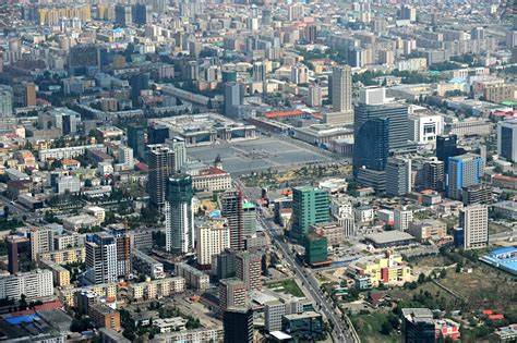 Сүхбаатарын талбайн баруун зүүн талын замын хөдөлгөөнийг түр хаана