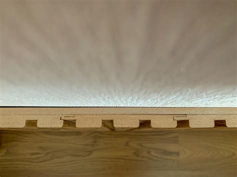 Монтаж стінових рейкових пенелей